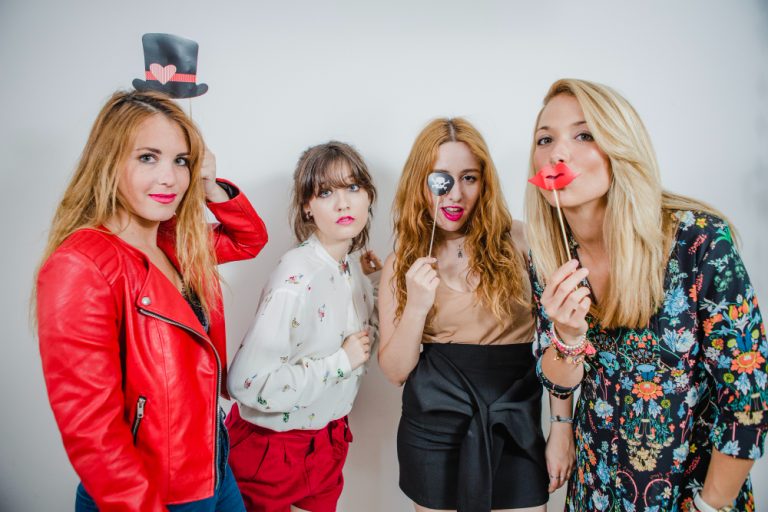 Quiz: What Type of Girl Are You? | qUIzoW